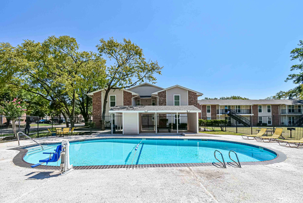 The 800 at Bellshire Apartments | (936)756-8849