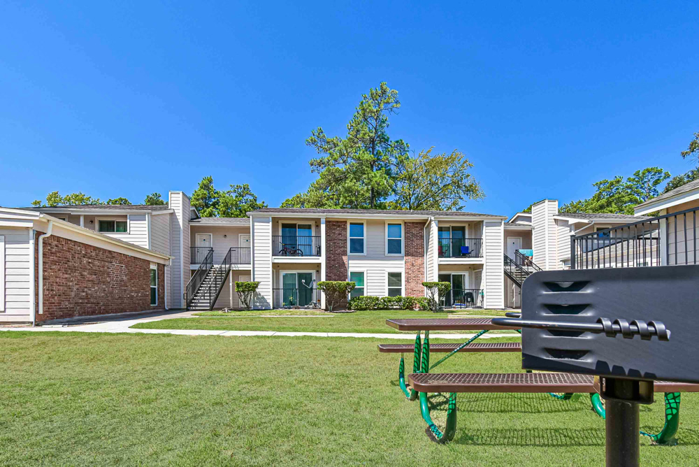 The 800 at Bellshire Apartments | (936)756-8849